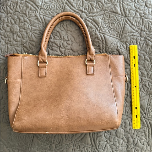 Bags | Classic Tan Leather Tote With Structured Design | Poshmark